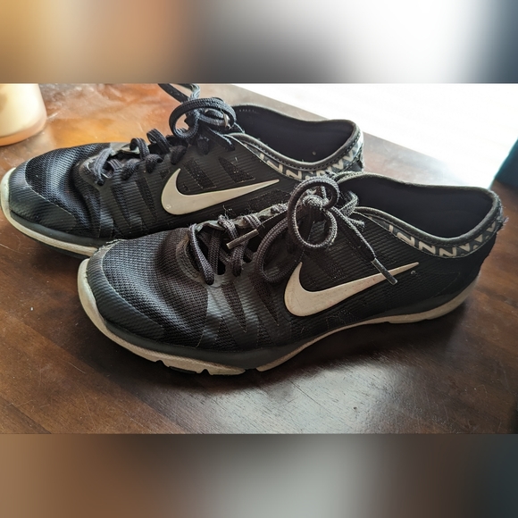 Nike | Shoes | Used Black And White Chevron Detail Nike Trainers | Poshmark